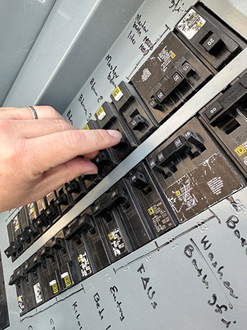 How to Replace an Outlet: A Step-by-Step Guide | First American Home ...