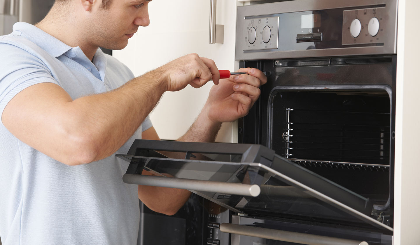 How to Repair Oven: 7 Basic Tips | First American Home Warranty