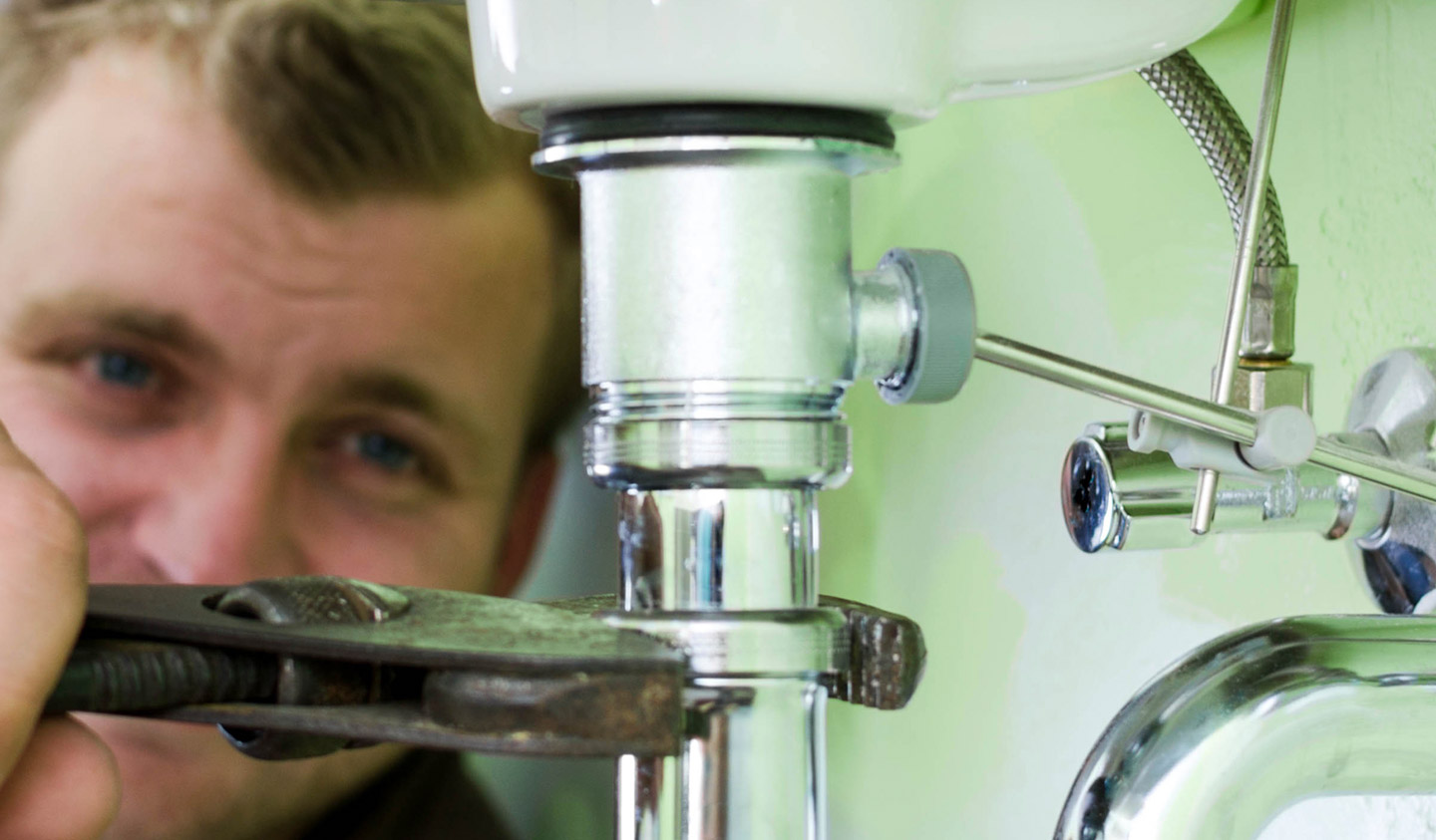 How to Avoid Plumbing Problems | First American Home Warranty