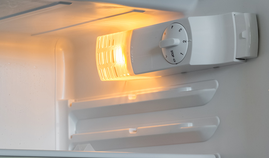 8 Signs Your Refrigerator is Dying | First American Home Warranty